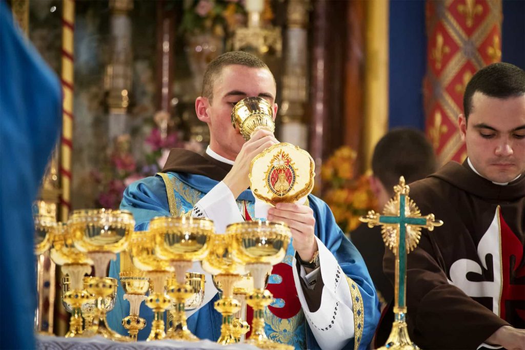 Splendor in the Liturgy - Heralds of the Gospel